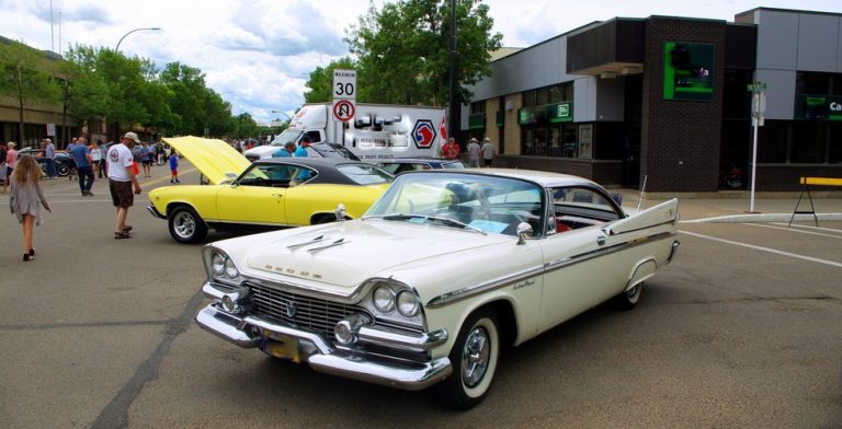 LIFE IN THE ARISTOCRATIC LANE FOR CARS FROM A BYGONE ERA ...