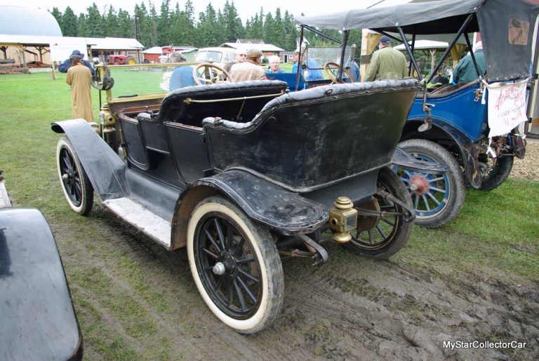 A RETRO MAGAZINE TEST DRIVE IN A VERY RETRO 1910 WHITE OPERA COUPE ...