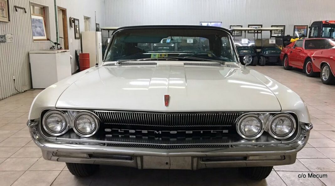 WHY THE 1961 OLDSMOBILE WAS A SUPER 88 | MyStarCollectorCar